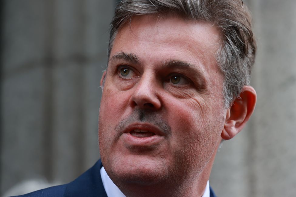 RTÉ: Sport presenter returns car after five years - BBC News