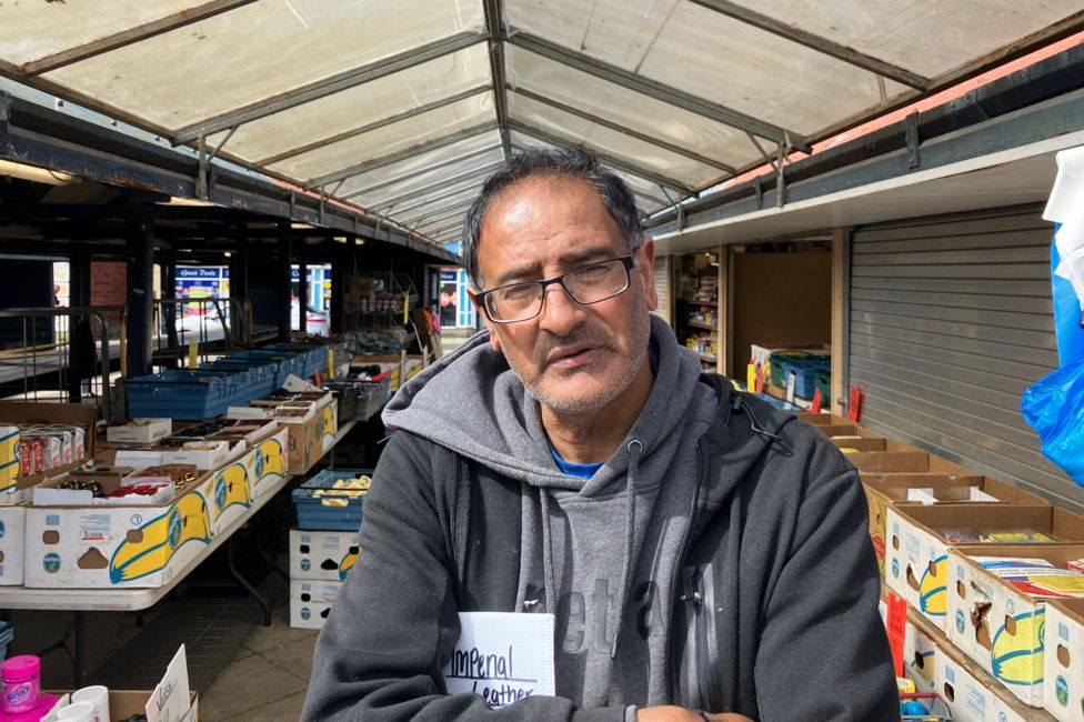 Iqbal Mohamed: Independent MP welcomed in Dewsbury and Batley - BBC News