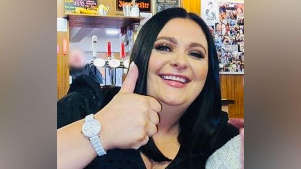 Wedding scammer conned guests out of thousands of pounds - BBC News