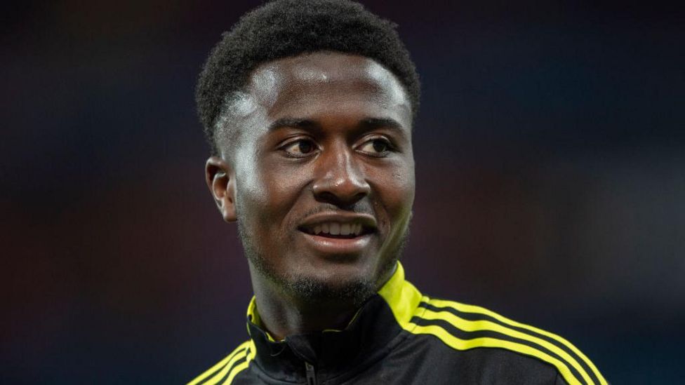 Leeds announce retained list for next season - BBC Sport