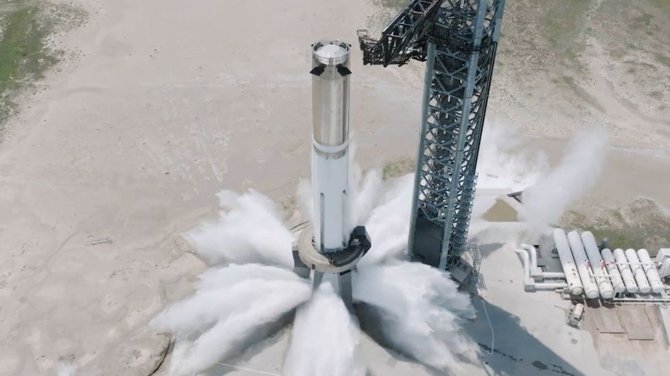 SpaceX: Elon Musk's Starship rocket to make second flight - BBC News