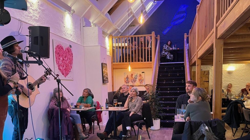 Wedmore's Bluebird Café and Bar gives £10k to community projects - BBC News