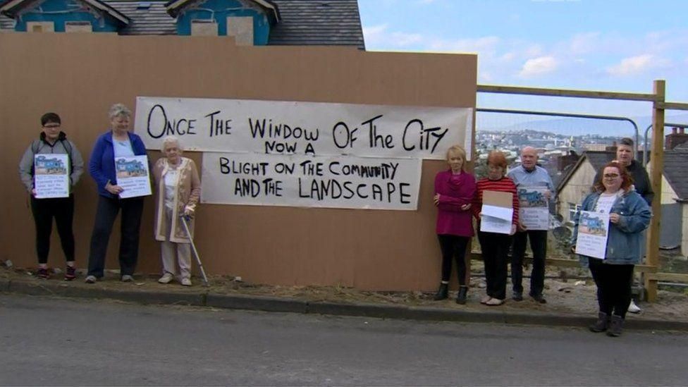 Dunfield: Residents welcome unfinished development's demolition - BBC News