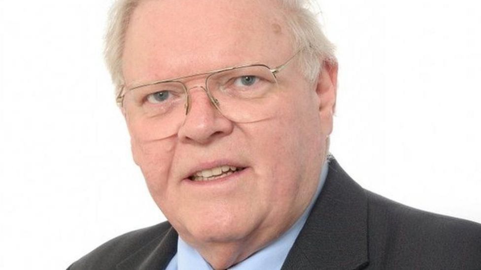 Tributes to former Luton MP Sir Graham Bright - BBC News