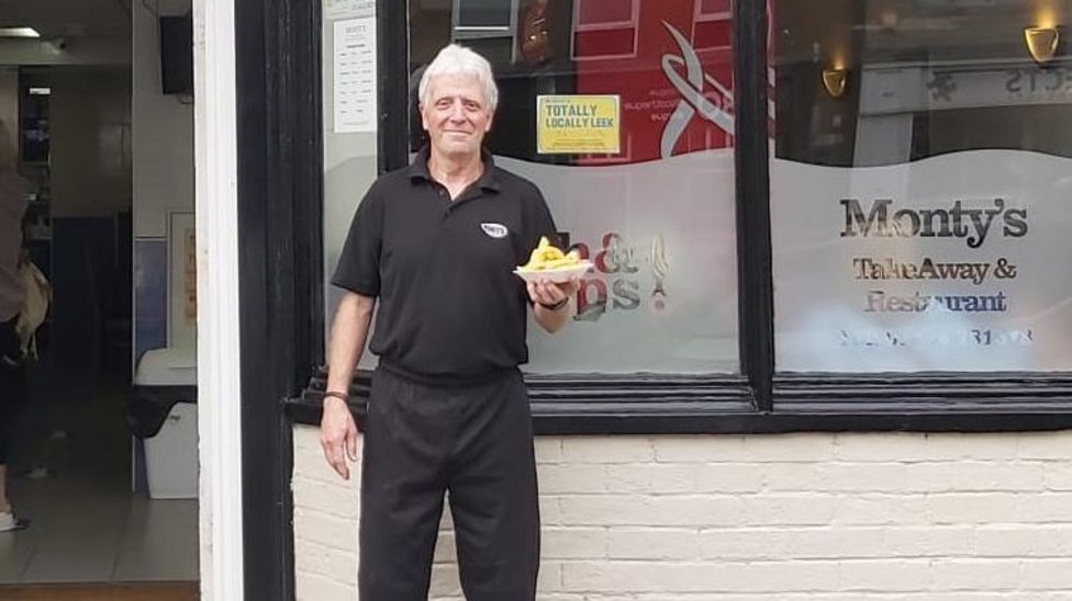 E﻿nergy support 'a godsend' for Leek chip shop owner - BBC News