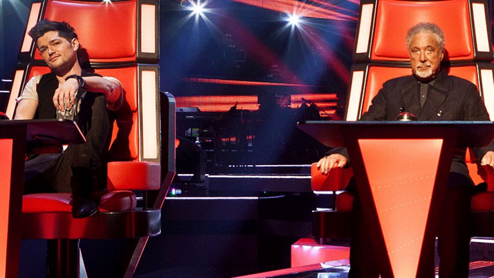 The Script star says drinks with Tom Jones left him in hospital - BBC News