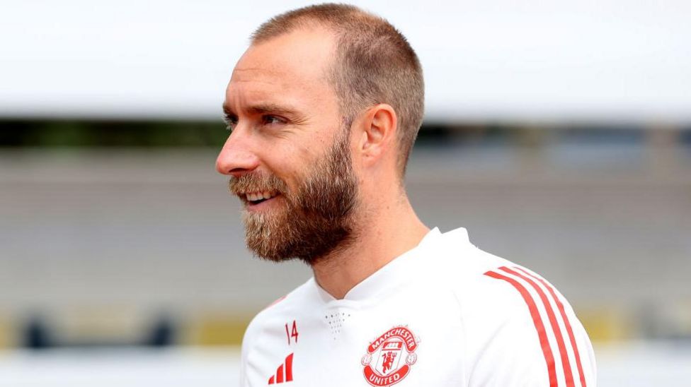 Manchester United: Eriksen backs Hojlund for success - BBC Sport