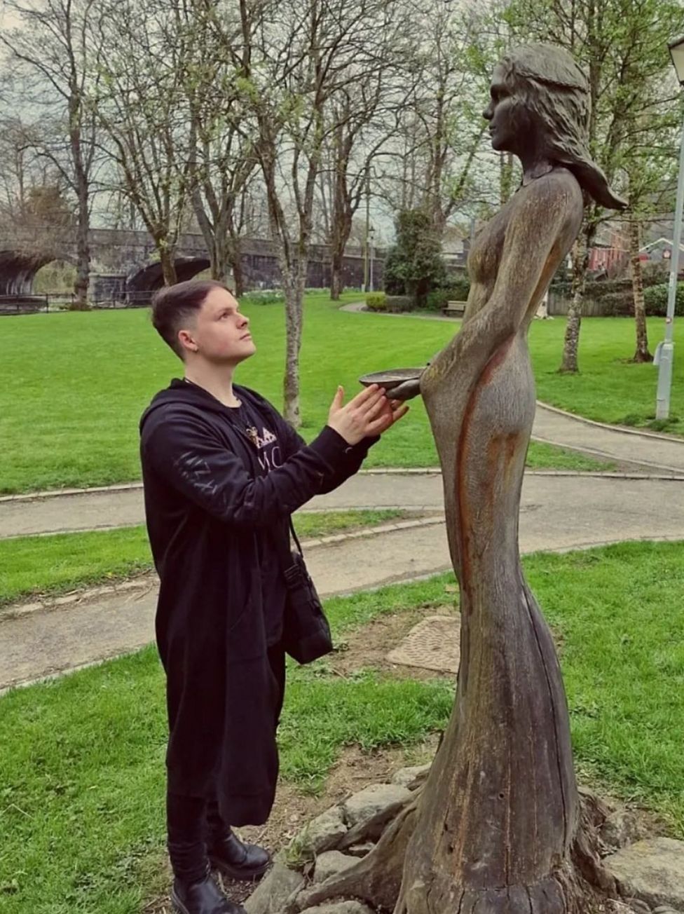 Gwrach y Gororau a chwedloniaeth hudol y ffin - BBC Cymru Fyw