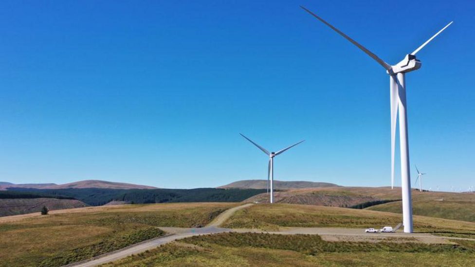 Scoop Hill wind farm project faces council opposition - BBC News