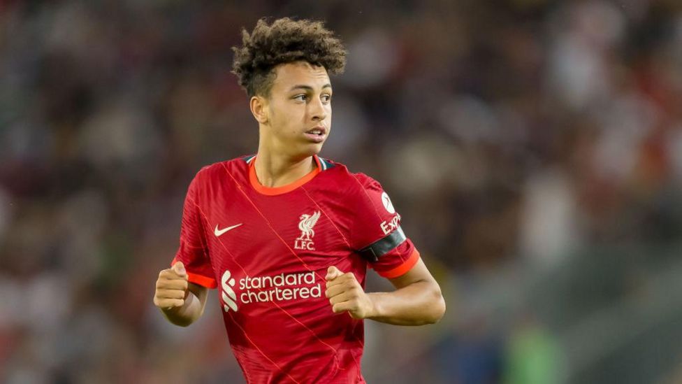 Reds set to pay out if Gordon makes debut - BBC Sport