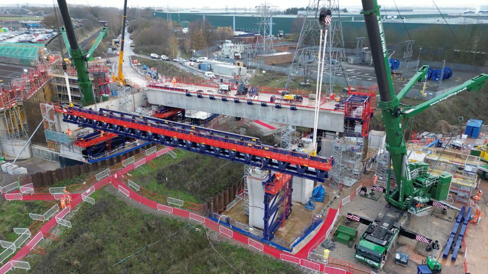 HS2 viaduct construction reaches milestone - BBC News