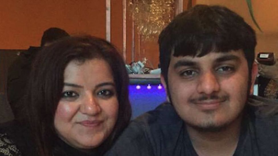 Ronan Kanda: Mum 'dedicated' to teen's legacy as bench unveiled - BBC News