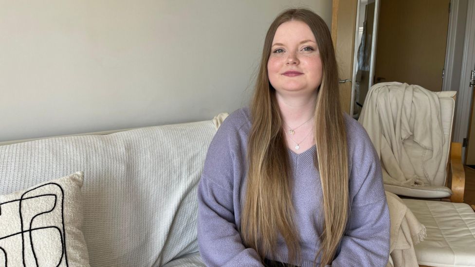 MP Craig Mackinlay 'an inspiration' for young sepsis survivor - BBC News