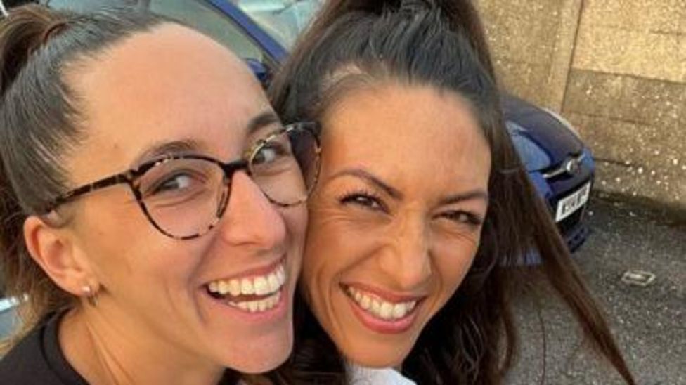 Amie Gray beach stabbing: Trial set for man accused of murder - BBC News