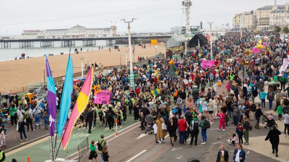 Brighton Festival and Dome boss to step down - BBC News