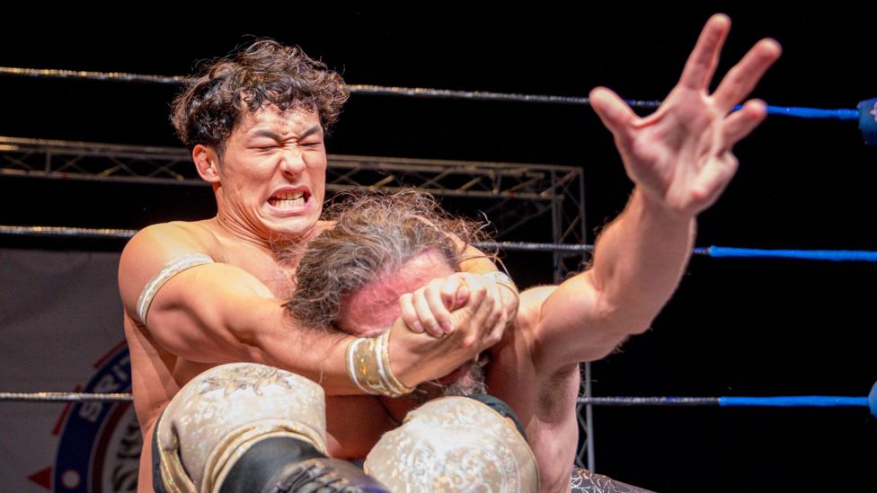 Welsh wrestler Nadia Ageli welcomes Japanese stars to Cardiff - BBC News