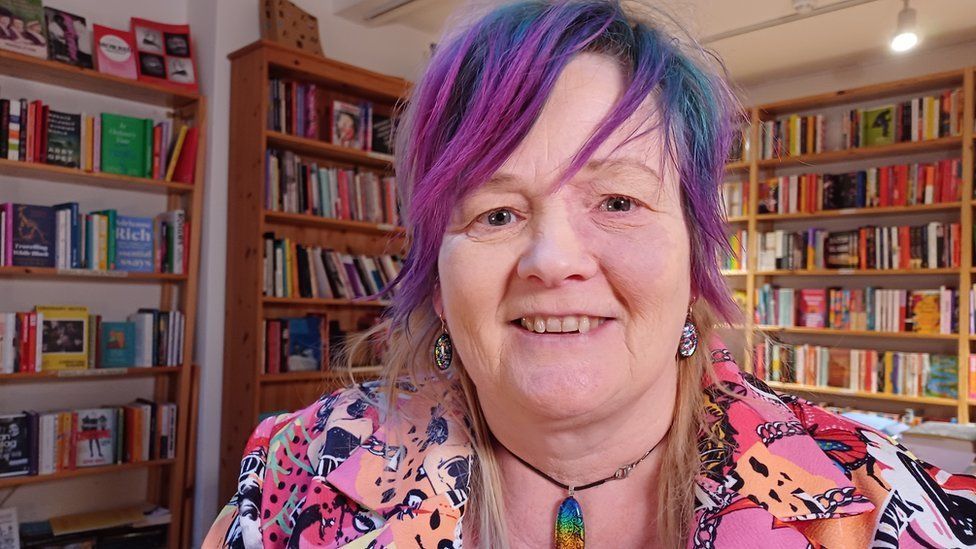 Balchder y llwybr o Streic y Glowyr at briodasau hoyw - BBC Cymru Fyw