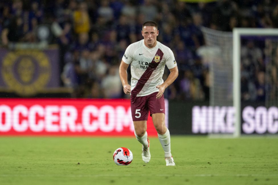 Irish defender Dan Casey signs for Motherwell - BBC Sport