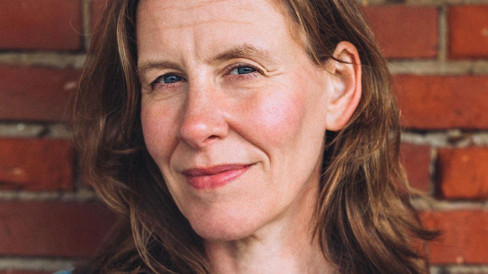 Coastal erosion: New play Elephant tours Norfolk and Suffolk - BBC News