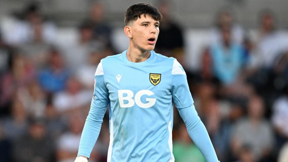 Brighton goalkeeper James Beadle signs new contract to June 2028 - BBC ...