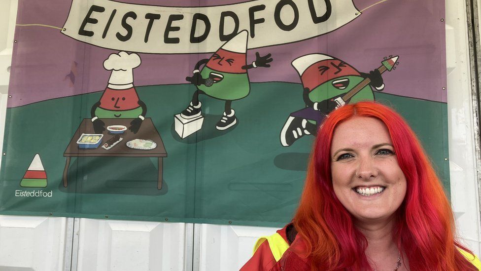 Eisteddfod yr Urdd: Maldwyn wedi casglu dros £300,000 - BBC Cymru Fyw