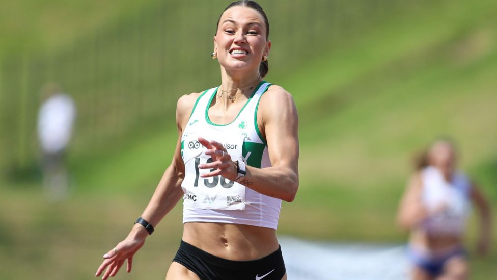 Phoebe Gill: English athlete, 17, clocks stunning 1:57.86 800m in ...