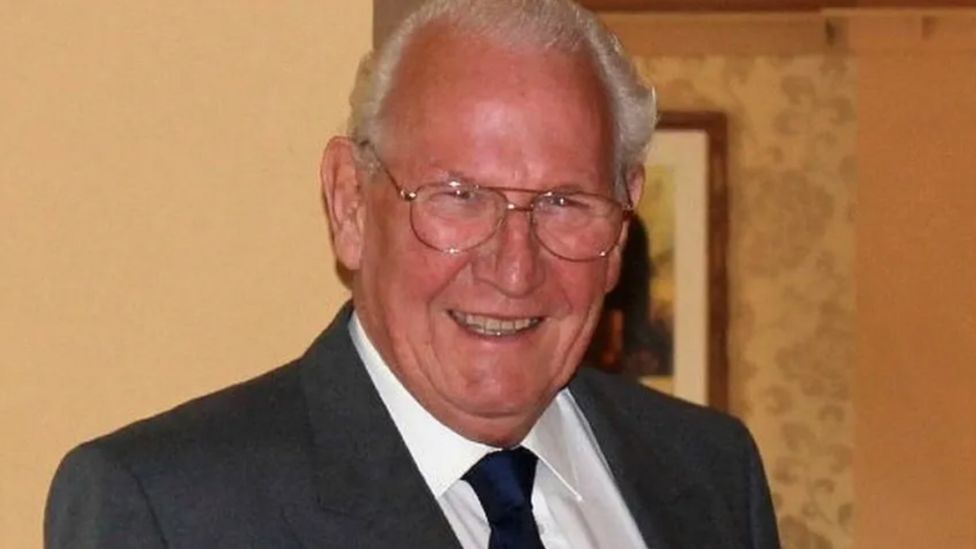 Man who killed Glastonbury pensioner given hospital order - BBC News