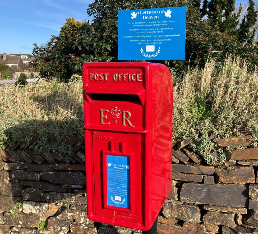 Mourners find comfort in Saltash Letters to Heaven postbox - BBC News