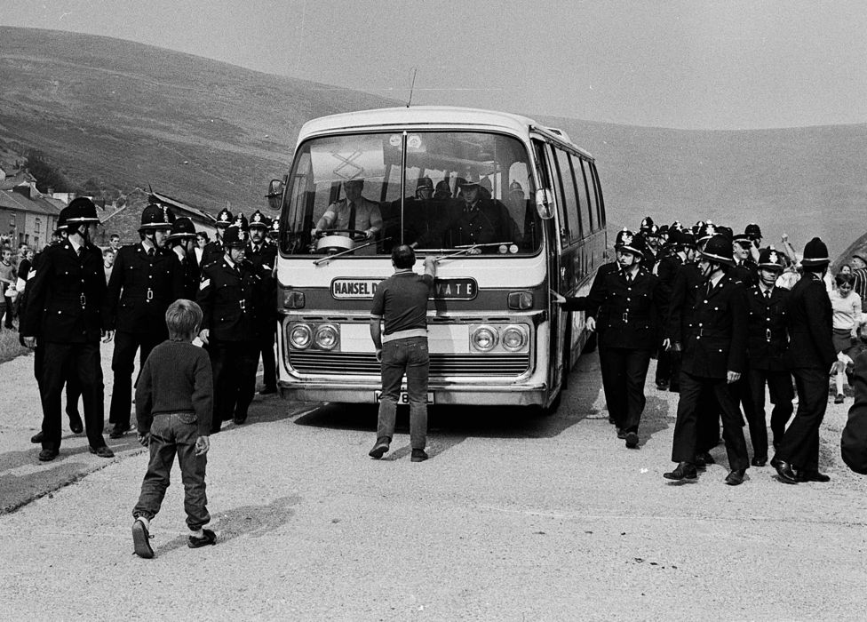 Lluniau: Streic y Glowyr a Thatcher - BBC Cymru Fyw