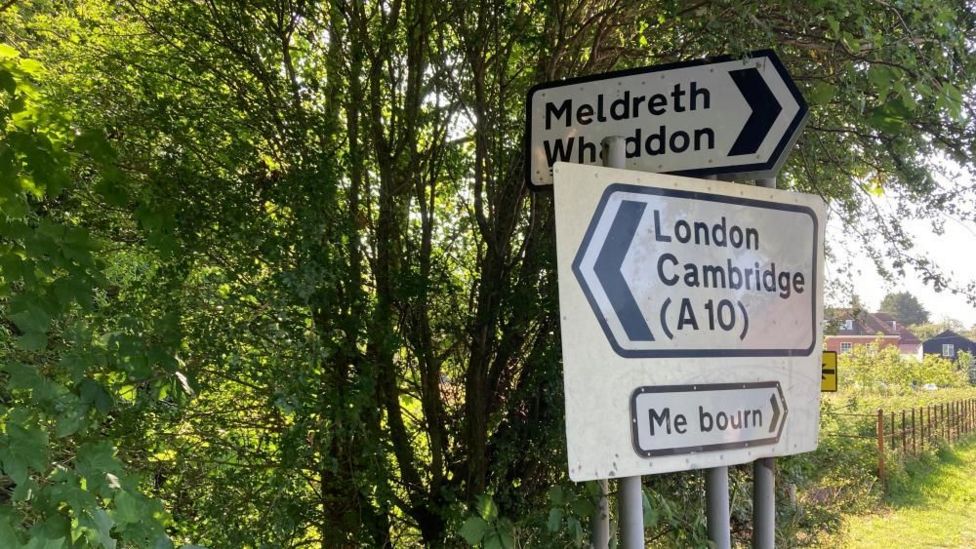 'Greenway' path linking Meldreth and Melbourn being upgraded - BBC News