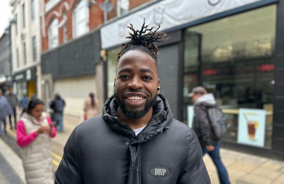 Erith: 'I want to know why all the shops have gone' - BBC News