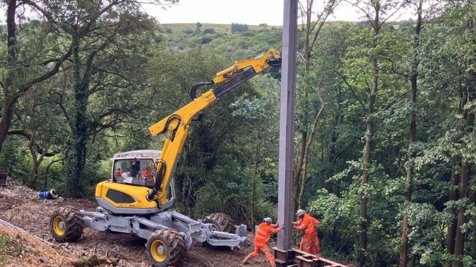 Seven-week Manchester to Sheffield railway line closure - BBC News