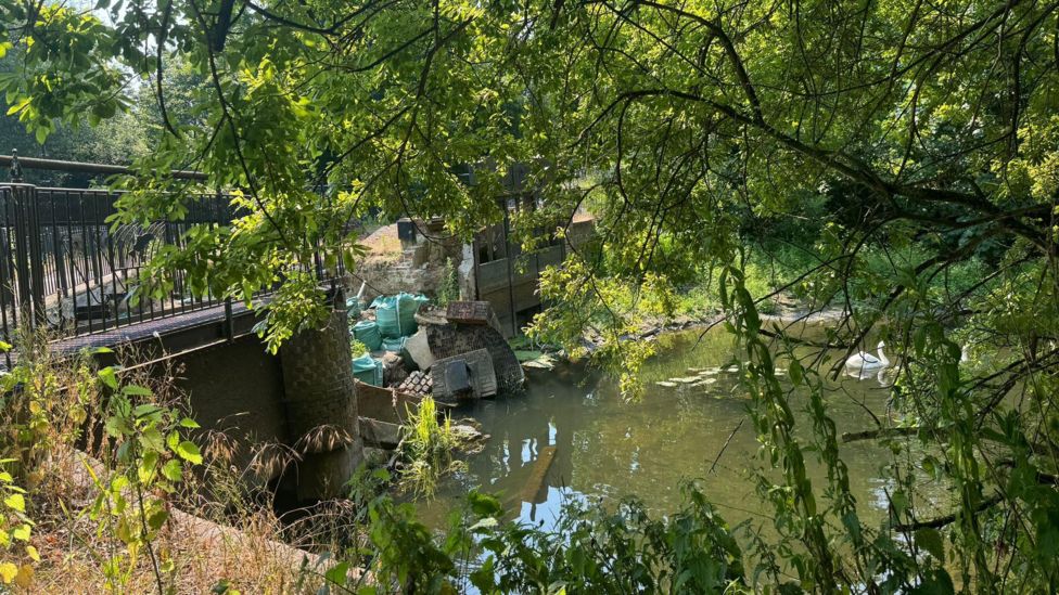Colchester bridge still closed 200 days after weir collapses - BBC News
