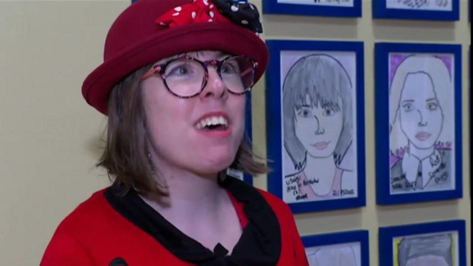 G﻿rayson Perry lockdown art exhibition opens in Birmingham - BBC News