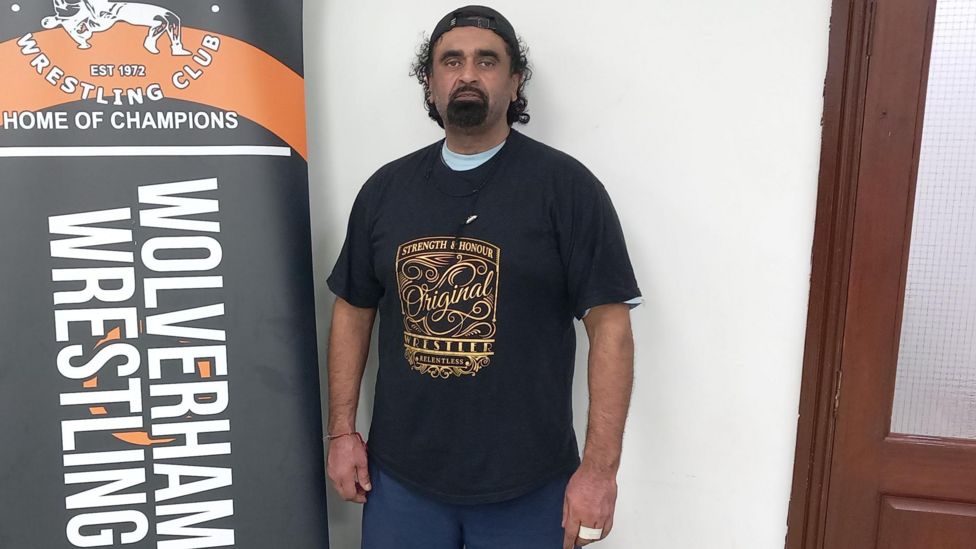 Wolverhampton wrestling club 'a place for everyone' - BBC News