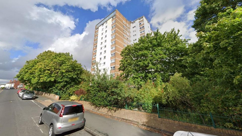Man rescued from Stourbridge tower block fire - BBC News