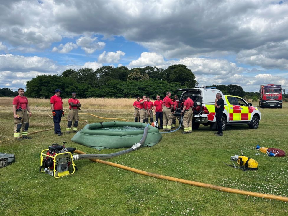 London must prepare for floods and heatwaves - report - BBC News