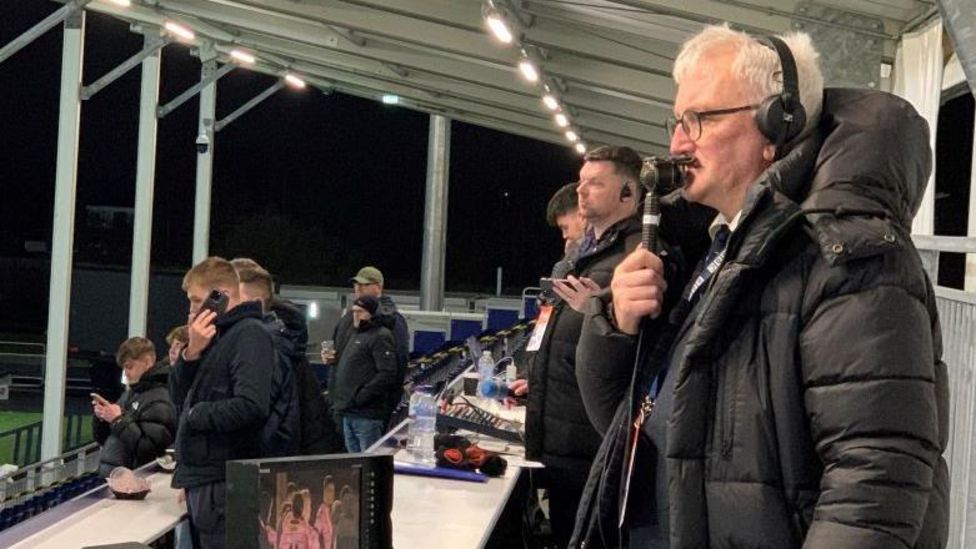 Harris FC adds Rocket Post isle Scarp to club badge - BBC News