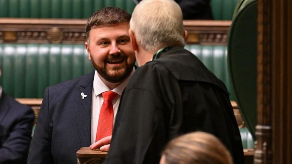 Blackpool South MP Chris Webb sworn in at Commons - BBC News