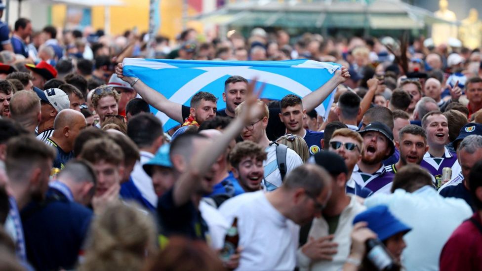 Five Scotland fans in hospital after car crash in Germany - BBC News