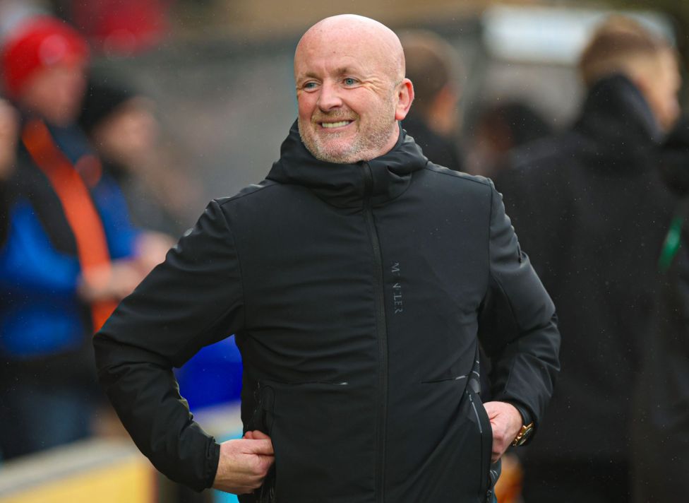 Martindale to discuss future with new Livi owner - BBC Sport