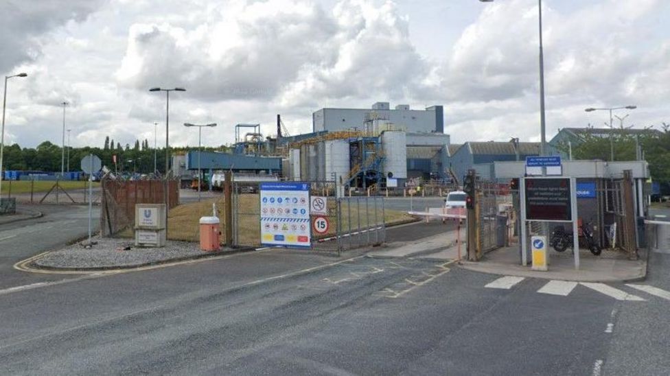 Unilever 'sorry' after soapy water pumped into Bromborough brook - BBC News