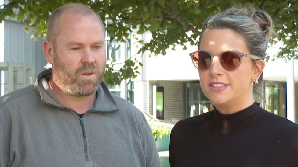 Estate agent Ian Wyn-Jones suspended by firm over complaints - BBC News