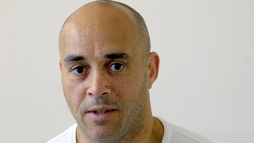 Curtis Warren: Gang leader faces further charges in court - BBC News