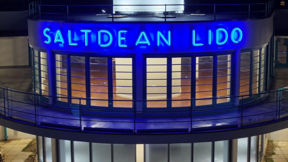 Saltdean Lido: Sign lit up for first time since World War Two - BBC News