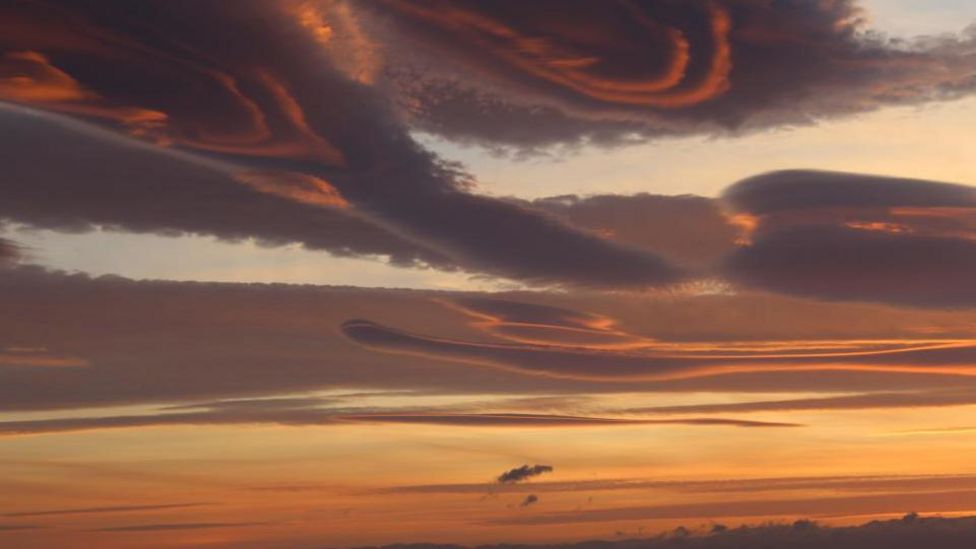 UFO-like lenticular clouds in Highland skies - BBC News