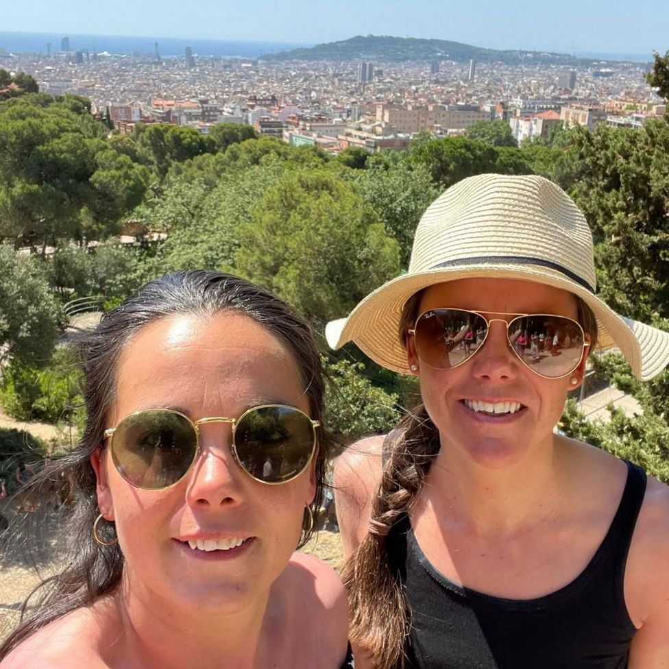 Sian a Gwennan Harries: ‘Cefnogwyr mwyaf ein gilydd’ - BBC Cymru Fyw