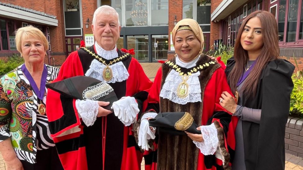 Sandwell Council appoints its first female Muslim mayor - BBC News