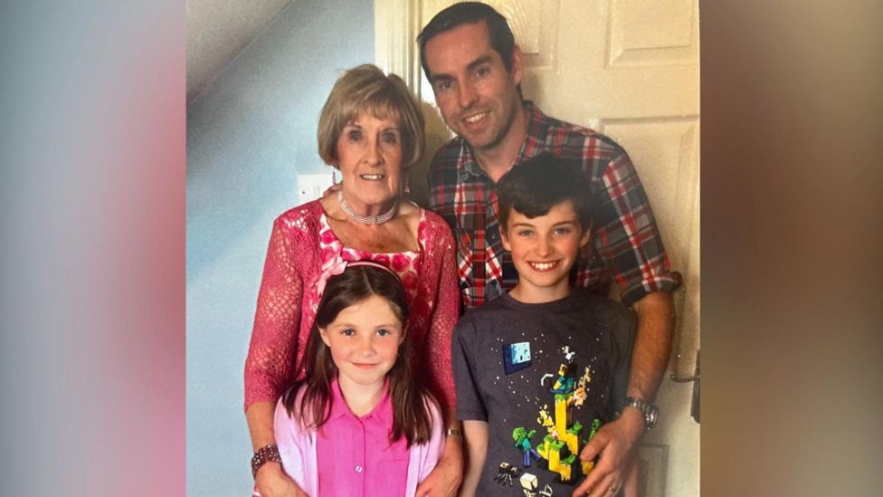 Woman's wound was left to 'fester' in north Belfast care home - BBC News