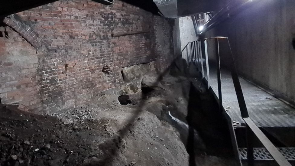 C﻿ouncil to spend £278,000 protecting Nottingham caves - BBC News